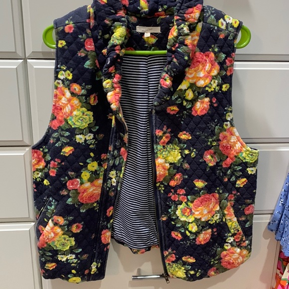 Mystree | Jackets & Coats | Quilted Navy Floral Vest | Poshmark